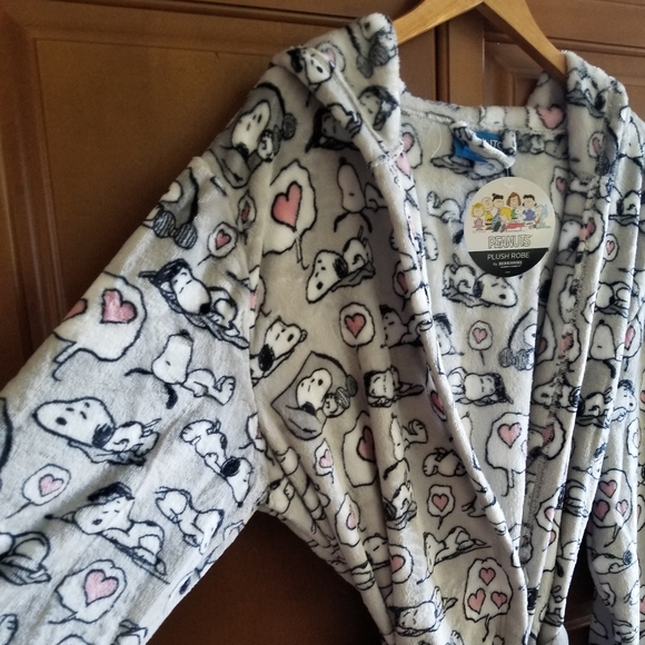 Berkshire | Intimates & Sleepwear | Peanuts Snoopy Plush Robe | Poshmark